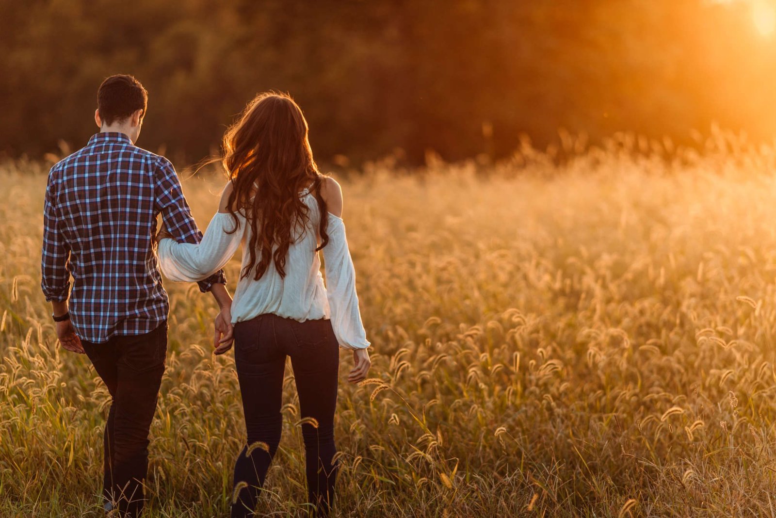 Gabriella & Taylor in a Field - Hoffer Photography